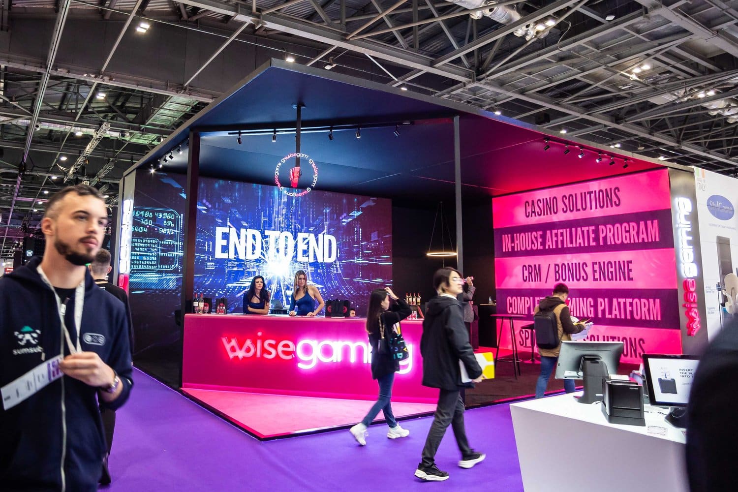 Exhibition Stand Builders London | LED Exhibition Stand : London Audio ...
