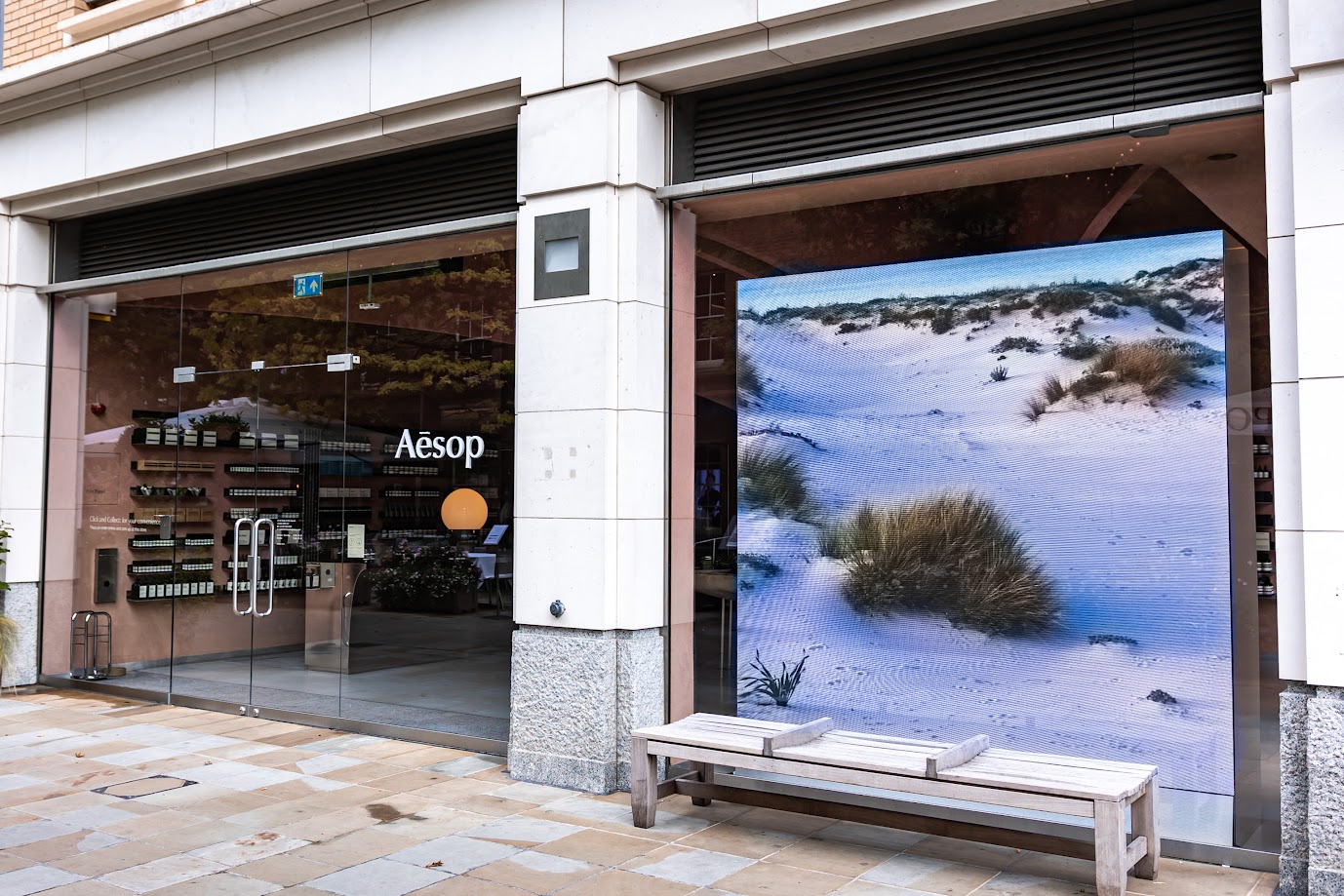 Retail Screens | LED Screens | Window Screens | Projectors : London ...